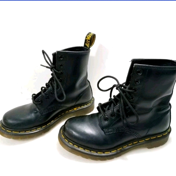 Dr. Martens | Shoes | Doc Martens Womens Leather Laceup Short Boot ...